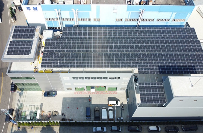 Bigsun offers best dual-axis solar tracker. iPV Solar Tracker is the best.