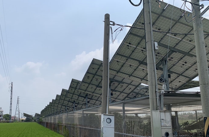 Bigsun offers best dual-axis solar tracker. iPV Solar Tracker is the best.