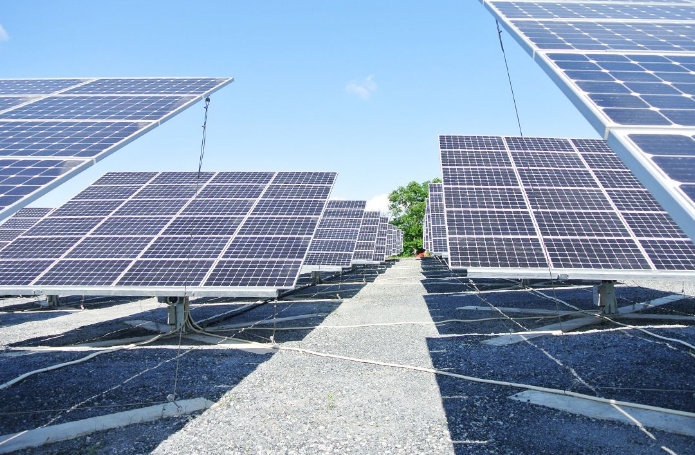 Bigsun offers best dual-axis solar tracker. iPV Solar Tracker is the best.