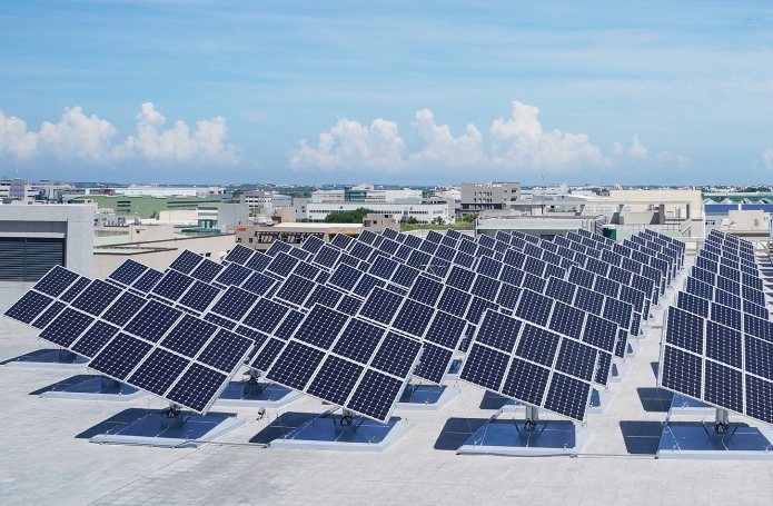 Bigsun offers best dual-axis solar tracker. iPV Solar Tracker is the best.